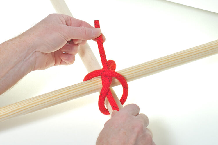 How to Tie a Transom Knot – Mother Earth News